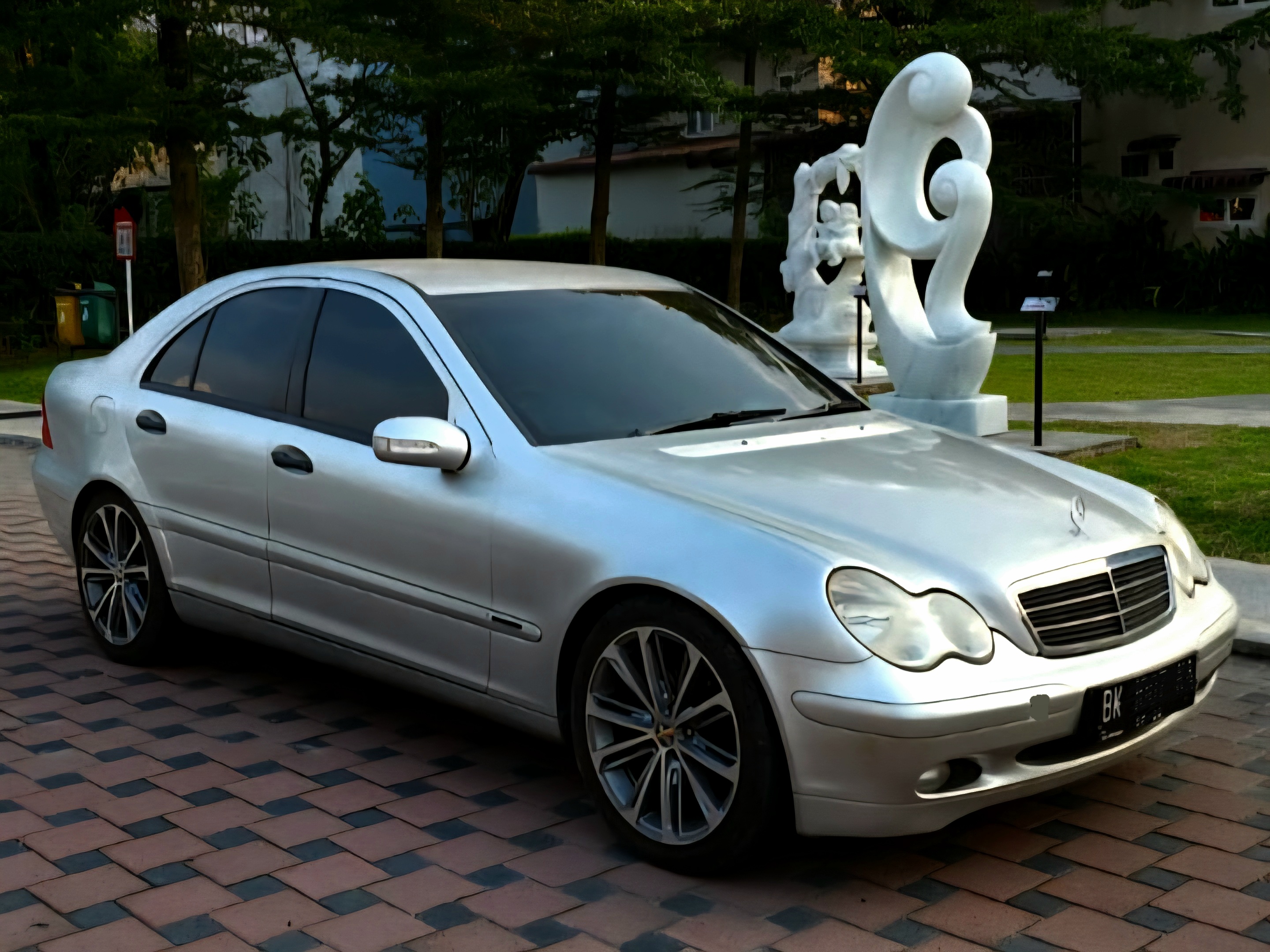 Mercedes-Benz W203 C180: Sedan Elegan yang Masih Diminati di Pasar ...